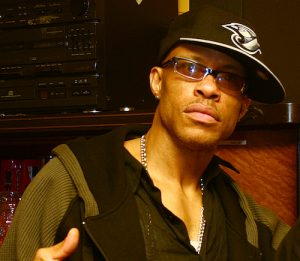 Guru f/ Donald Byrd – “Loungin’” – RapReviews